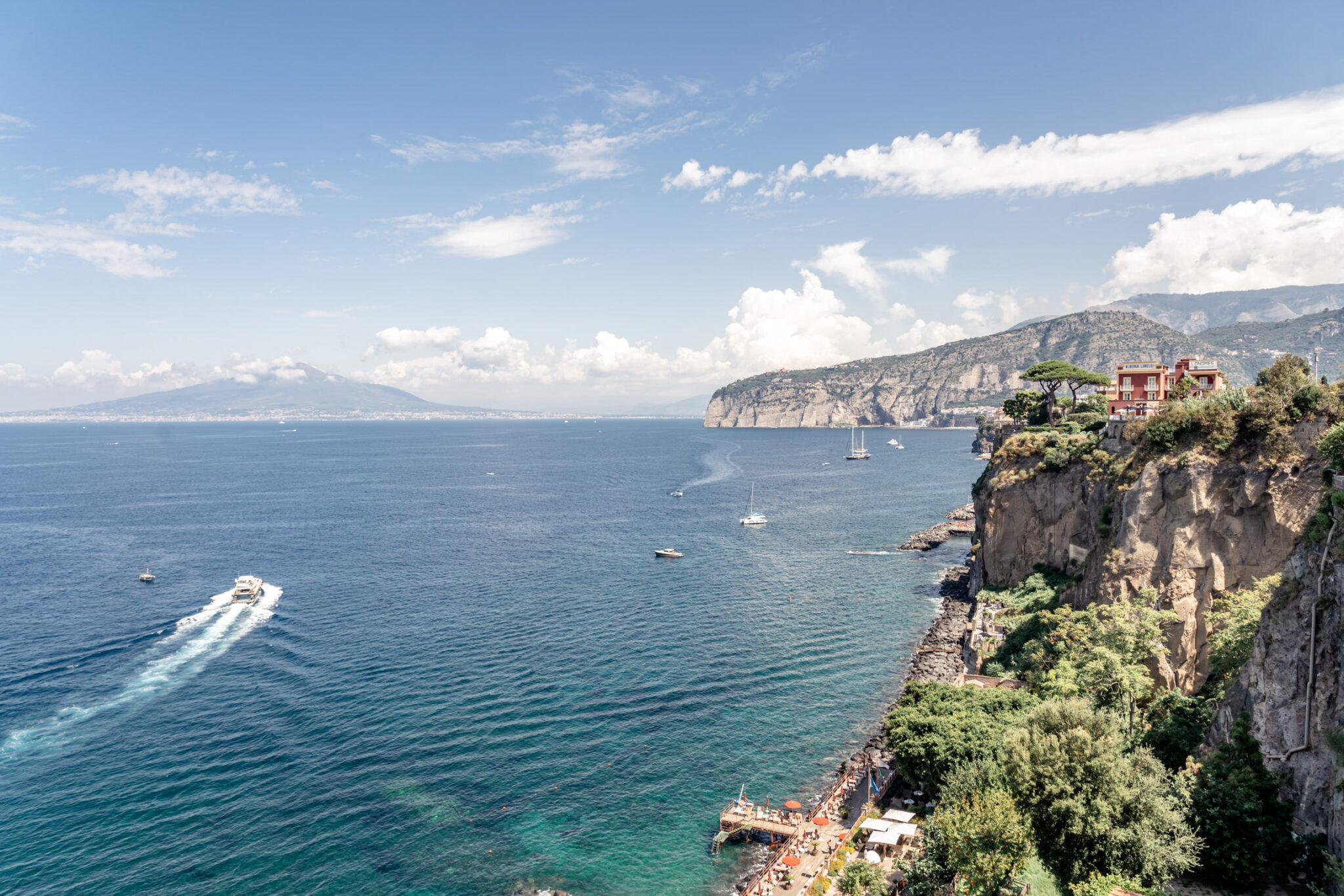 Having a destination wedding on Italy's Amalfi Coast - victoriaamrose.com
