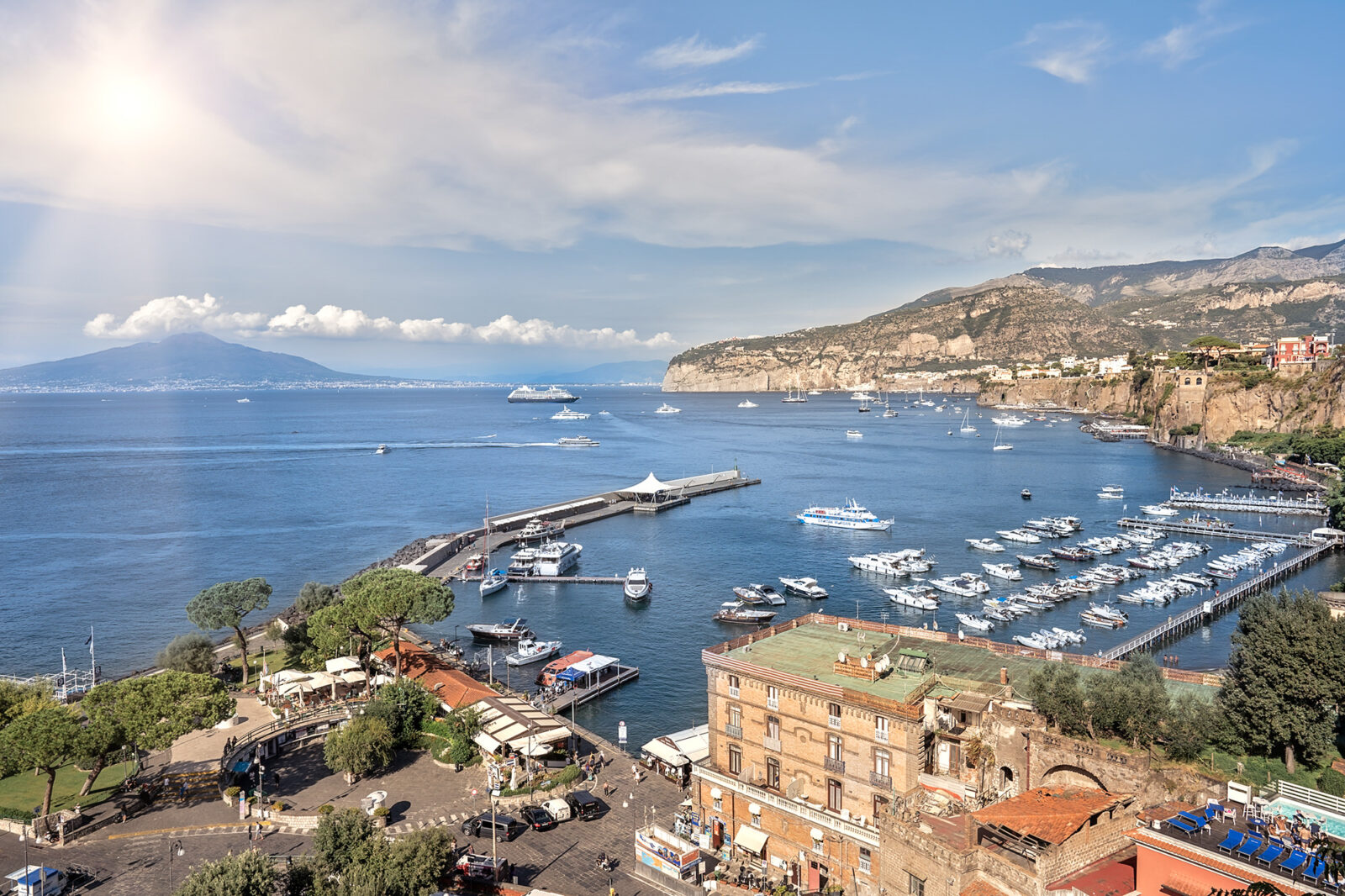 Having a destination wedding on Italy's Amalfi Coast - victoriaamrose.com