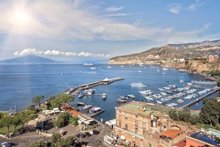 Having a destination wedding on Italy's Amalfi Coast - victoriaamrose.com
